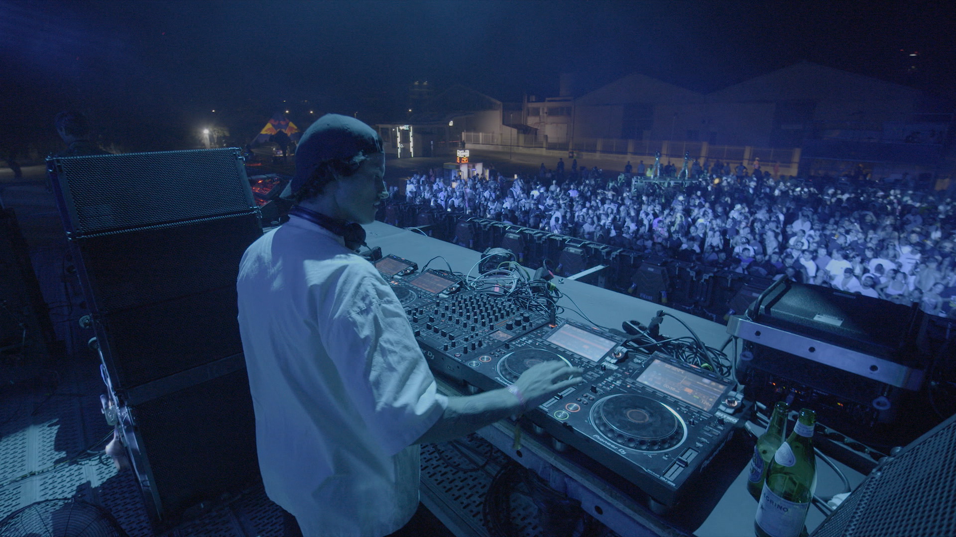 Innellea: La DJ global que da forma a la escena EDM, un ritmo a la vez