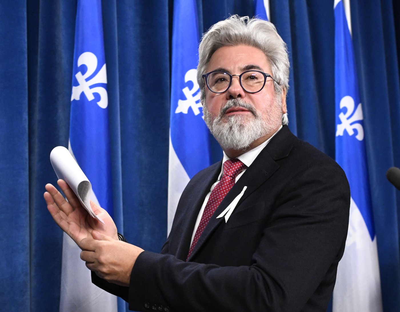 Crise au PLQ: Malgré les appels à partir, Rodriguez assure qu'il est là ...