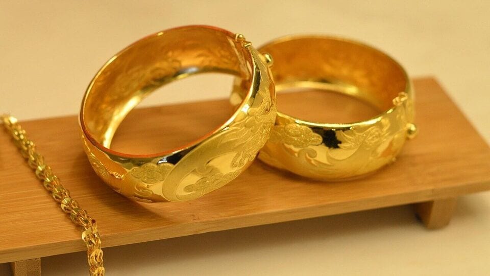 Gold rates today: MCX gold jumps ₹1,500 per 10 grams as US Fed rate cut ...