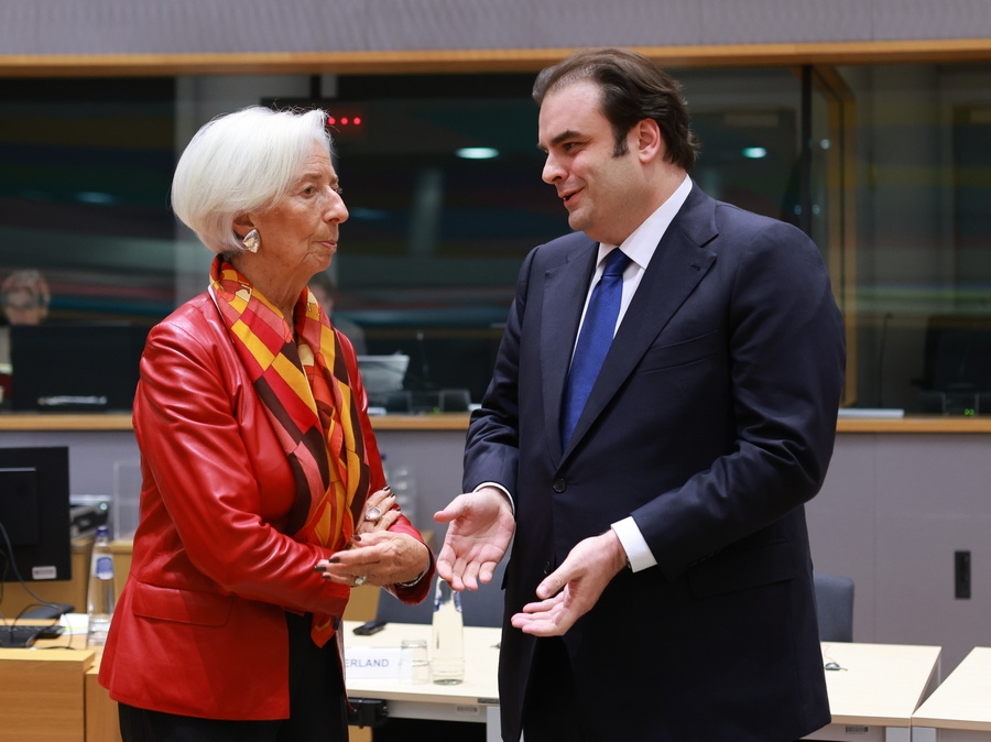 Bloomberg: Η Ελλάδα κερδίζει την προεδρία του Eurogroup, σε μια «τομή ...