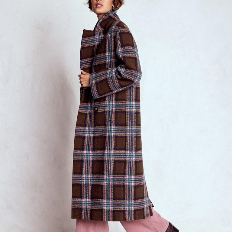 Helen Skelton's crimson tartan coat shows us exactly how to wear the ...