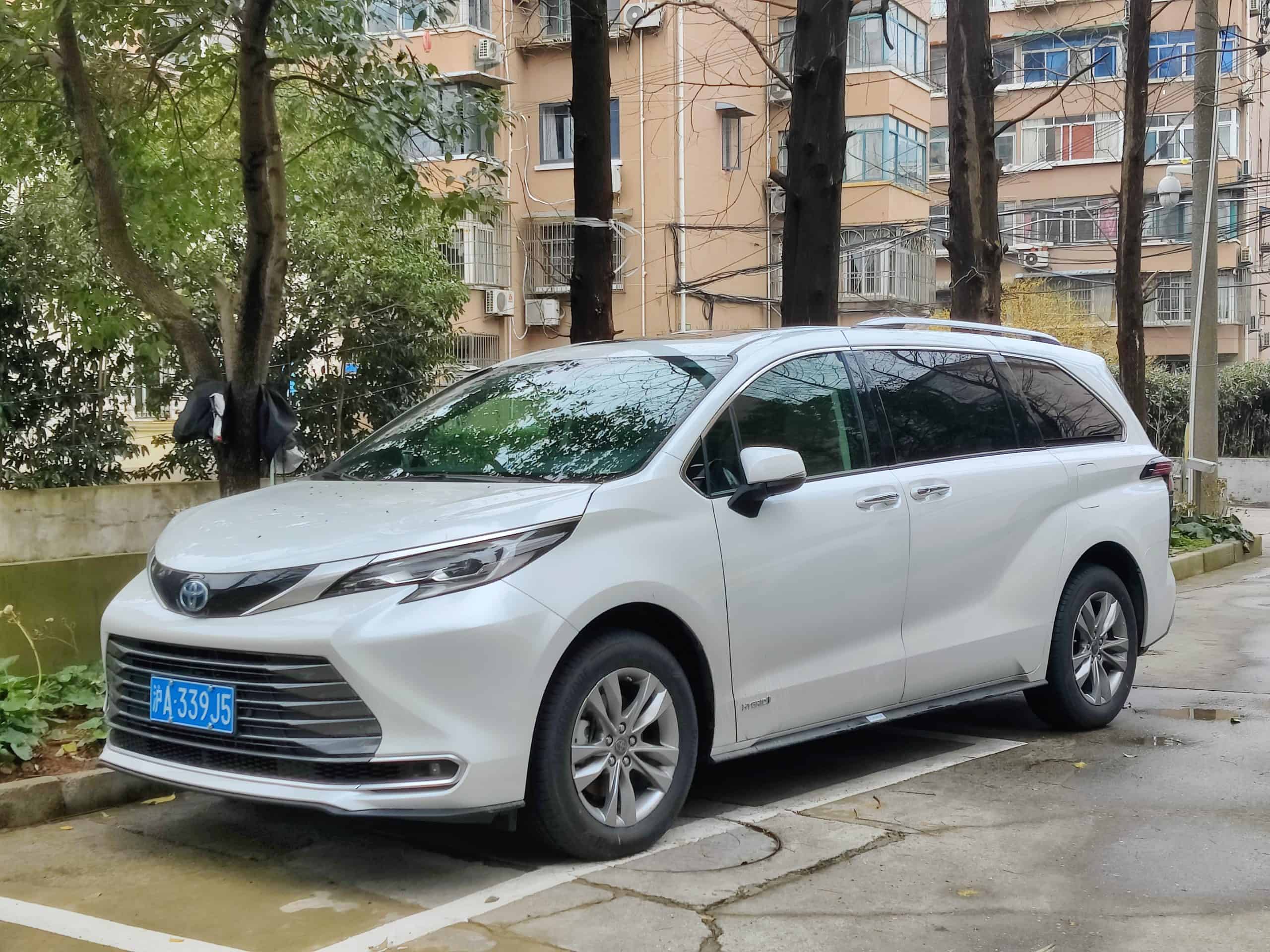 I almost bought a Toyota Sienna for my family, but these 5 factors made ...