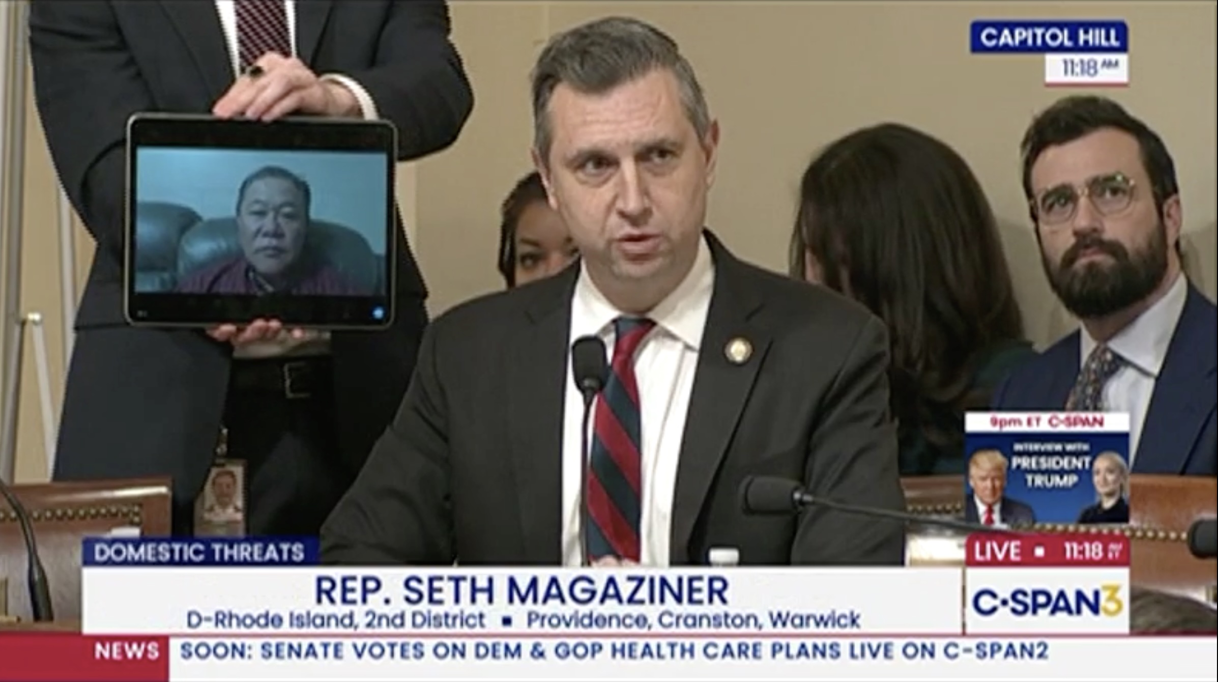 Democrat forces Kristi Noem to face veteran deported by ICE in dramatic ...