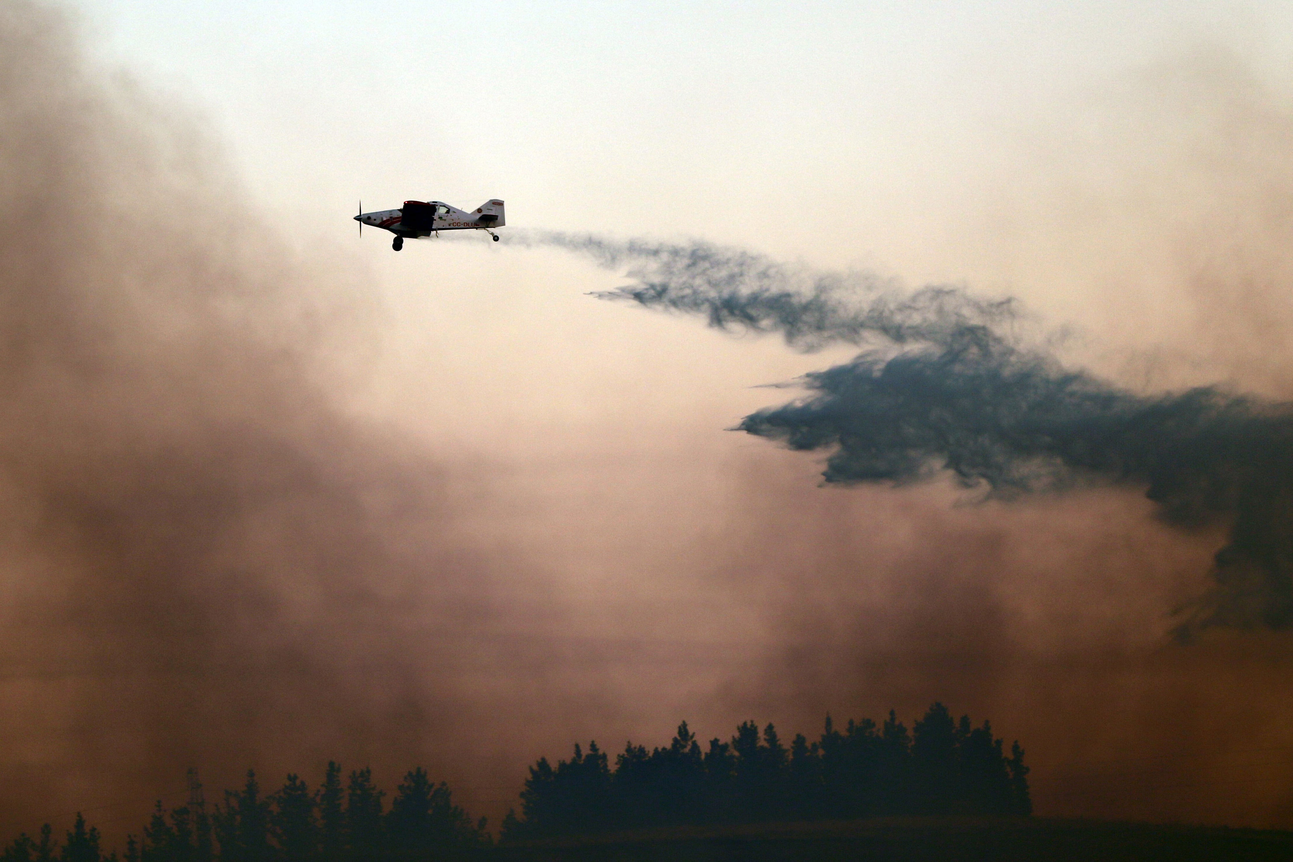 Avioneta que combatía incendio forestal capotó en Lebu