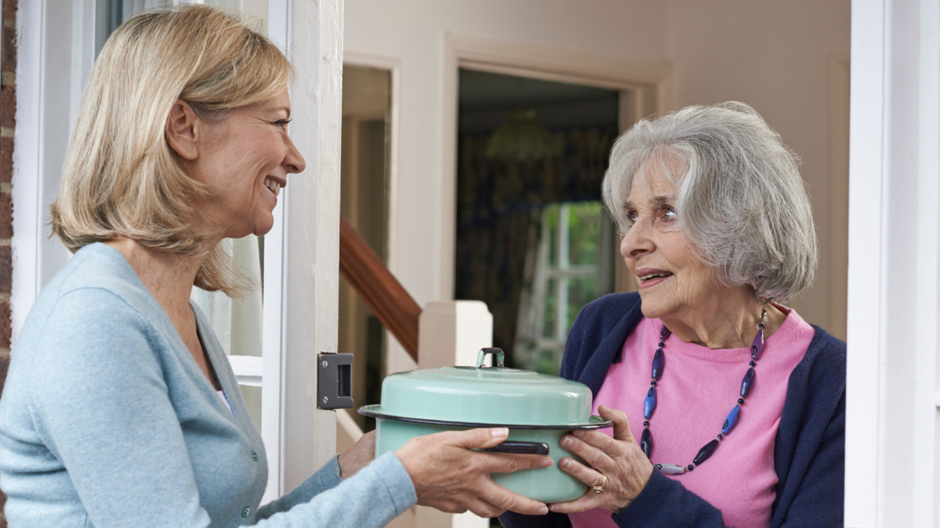Neighbor pretends to like old woman’s cooking for 4 years until the ...