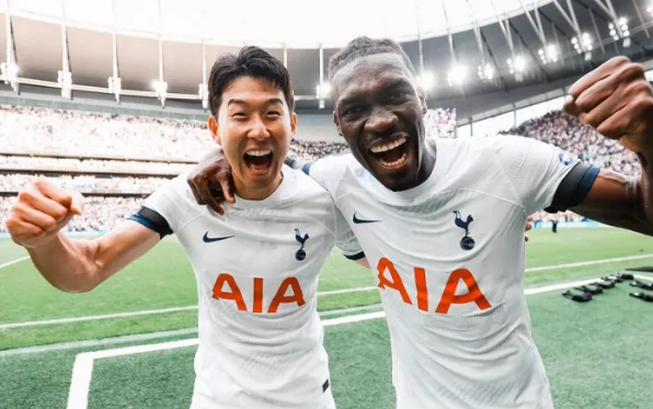 손흥민 복귀 경사에 찬물 끼얹더니... '웃음 가스 흡입' 비수마, 결국 내부 징계→1월 방출 확정적