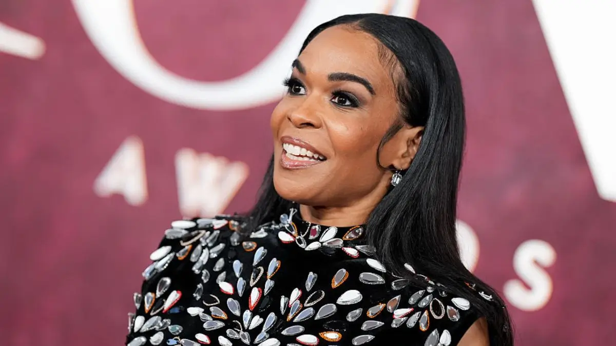 'Wig is detaching from your head': Michelle Williams loses the crowd ...