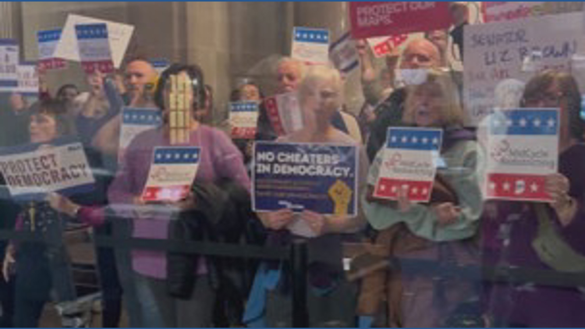 Protestors chant against redistricting as Indiana state senators ...