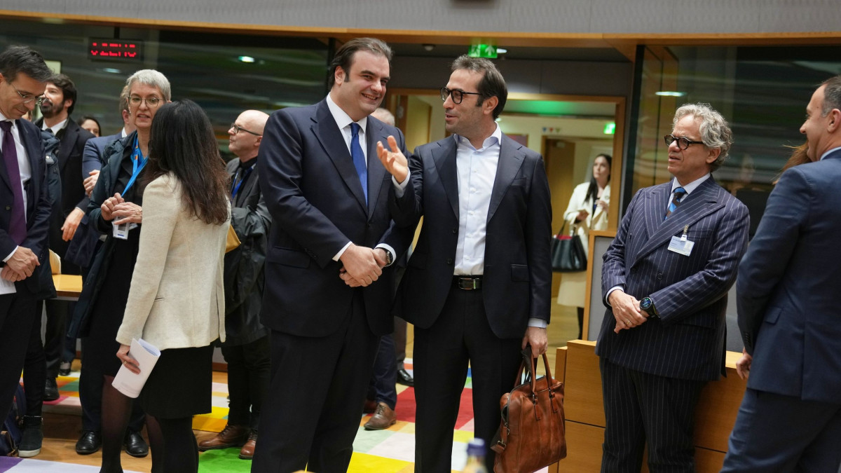 Τα θετικά σχόλια για Ελλάδα και Πιερρακάκη από τα διεθνή ΜΜΕ για την ...