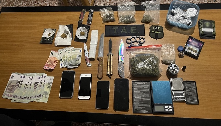 Σητεία: Χειροπέδες σε 19χρονο, έκρυβε σπίτι του ναρκωτικά και χιλιάδες ...