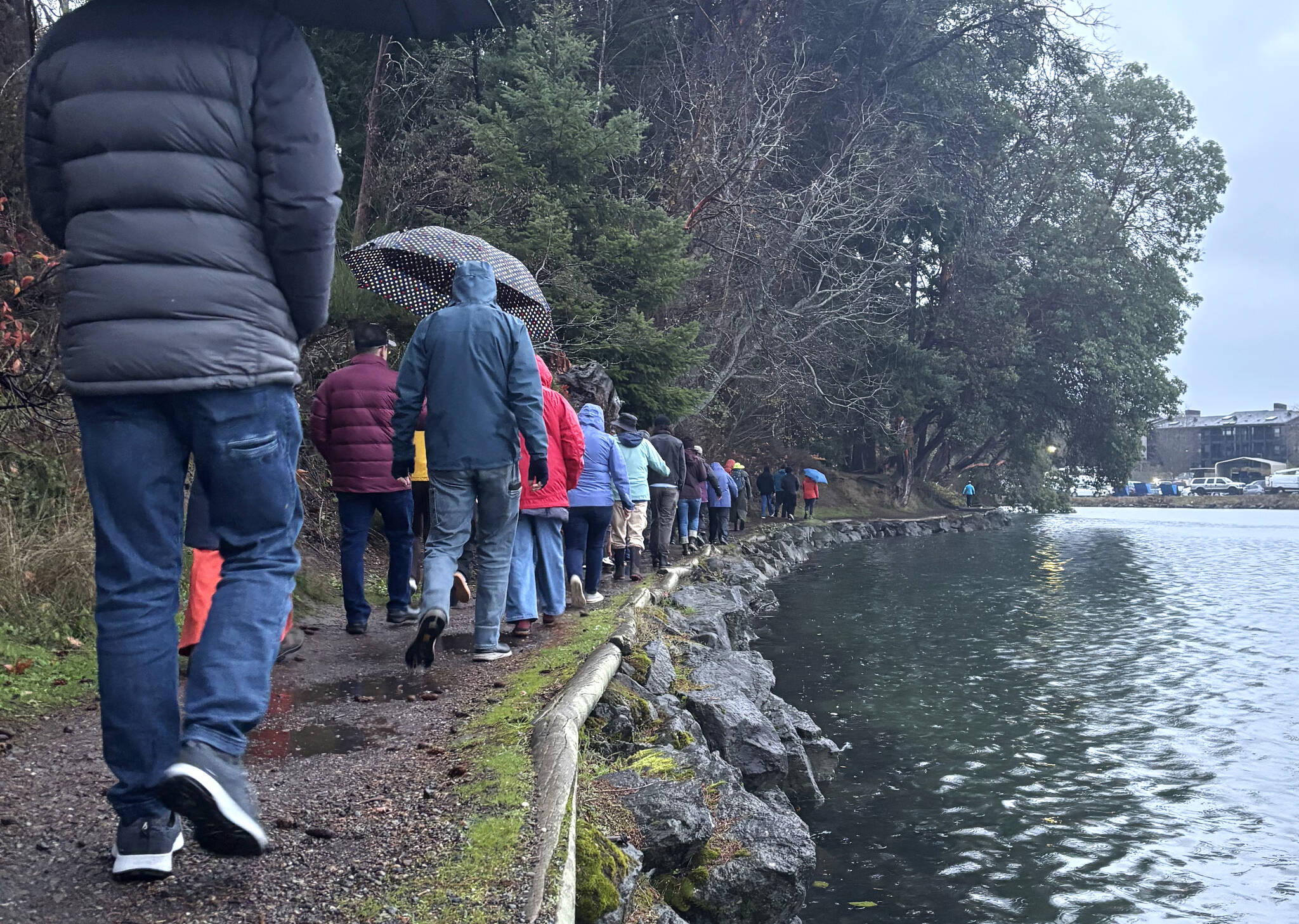 BI groups hold walk and talk to discuss King Tide effects