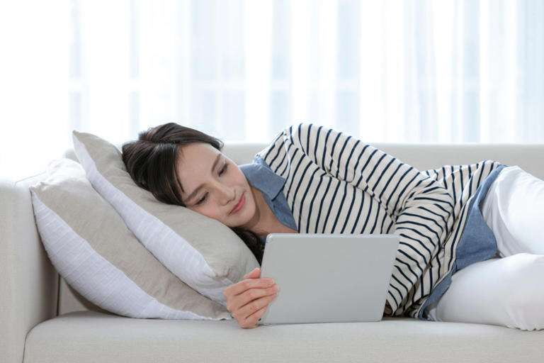 ゴロゴロしても休めないのはなぜ?心が軽くなる本当の休み方