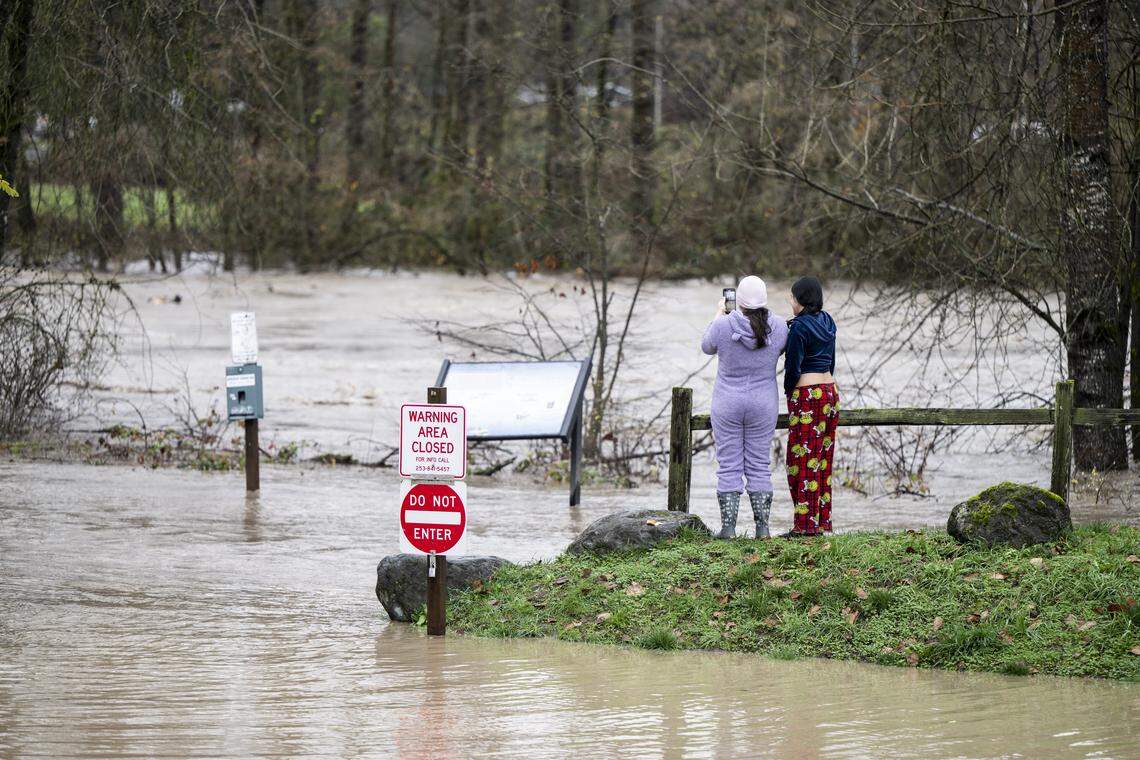 'Go now' evacuations ordered for homes near South Prairie Creek in ...