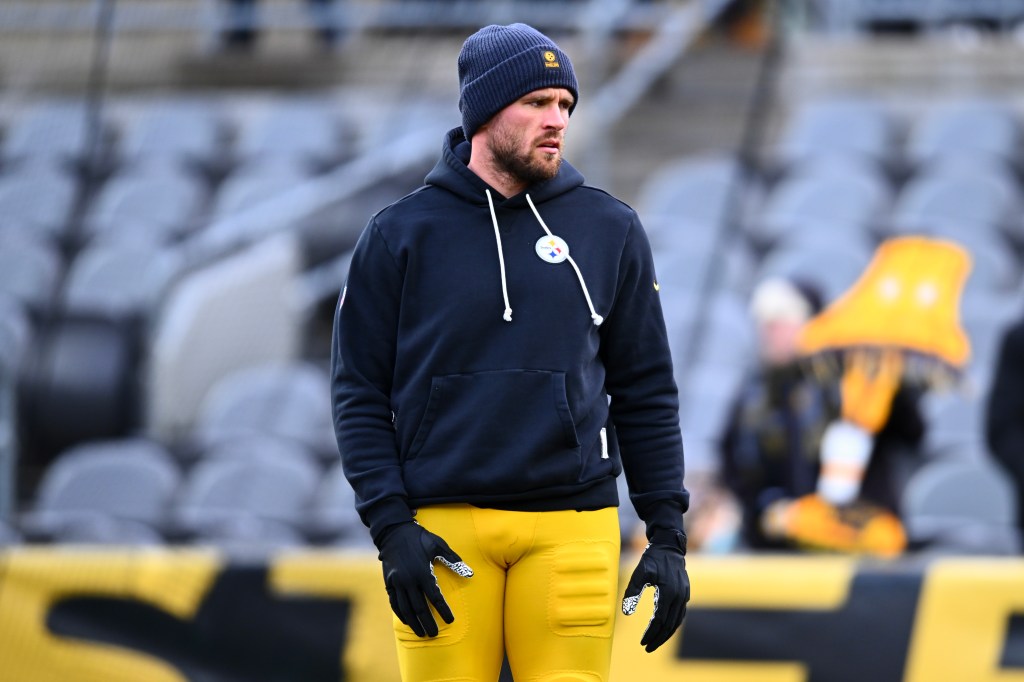 Steelers’ TJ Watt hospitalized with lung issue