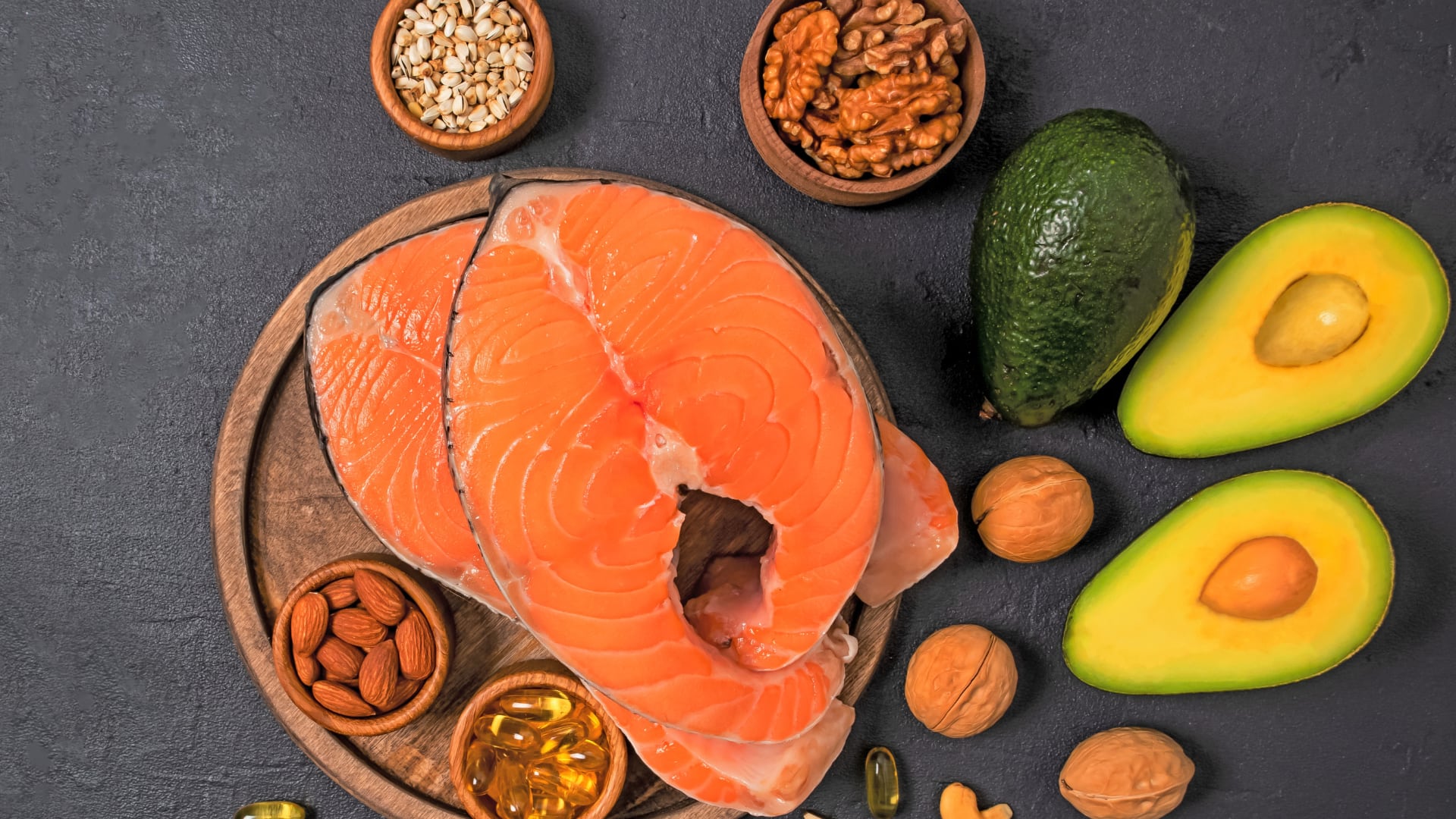 Los alimentos que reducen o elevan el colesterol, explicados por expertos
