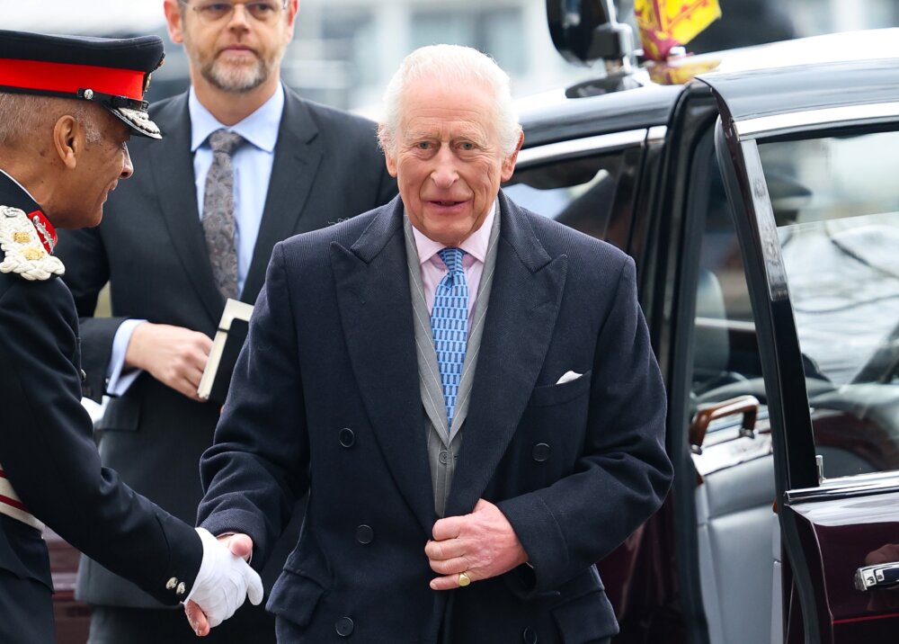 Re Carlo e i regali insoliti al suo staff per Natale: "Un'idea molto ...