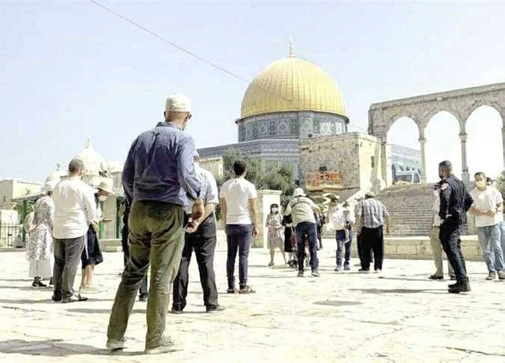 مستوطنون يقتحمون المسجد الأقصى بحماية شرطة الاحتلال الإسرائيلي