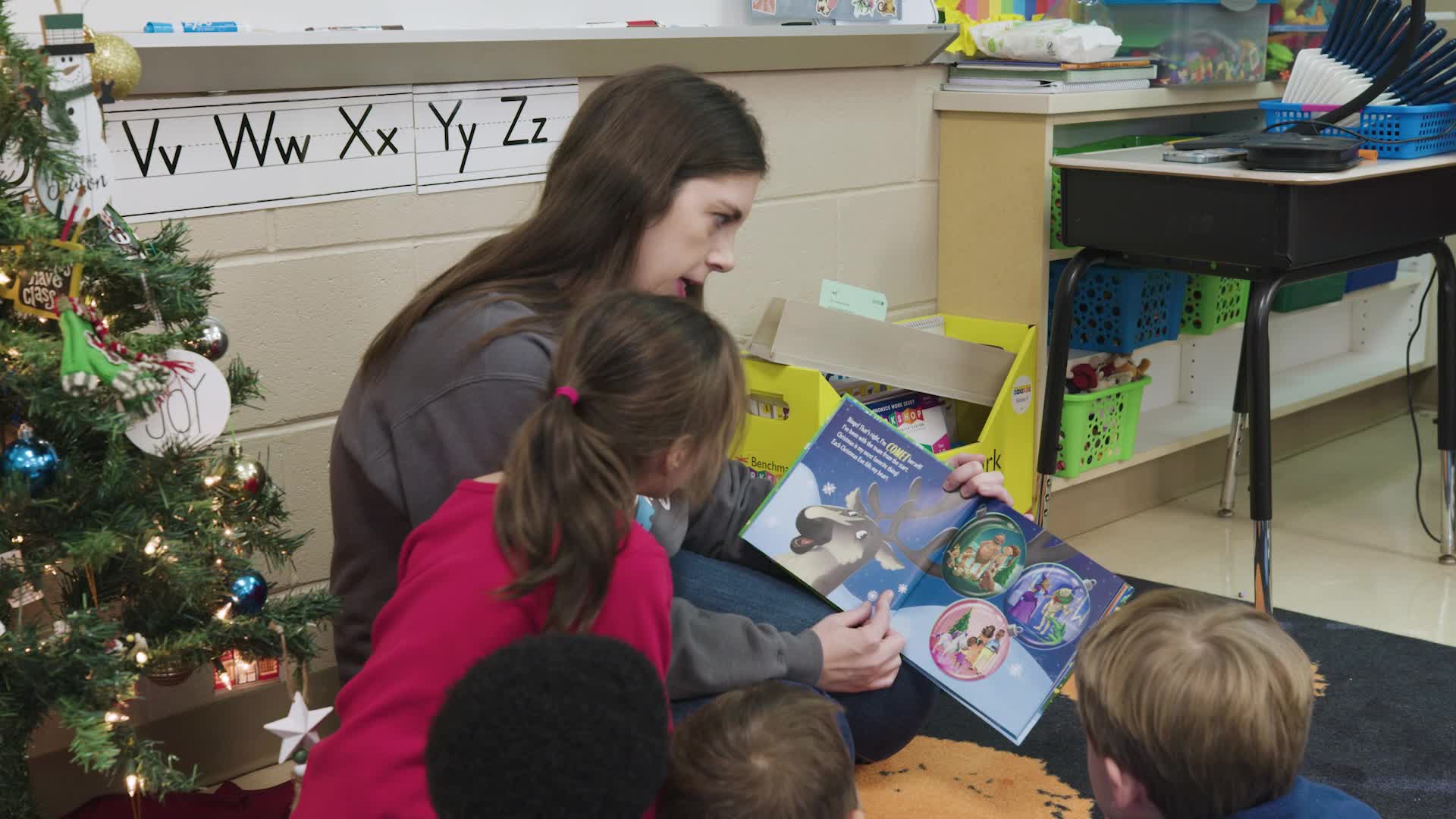 1st grade teacher at Riverchase Elementary School receives $1,000 'One ...