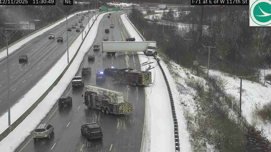 Bursts of snow caused crashes, school closings