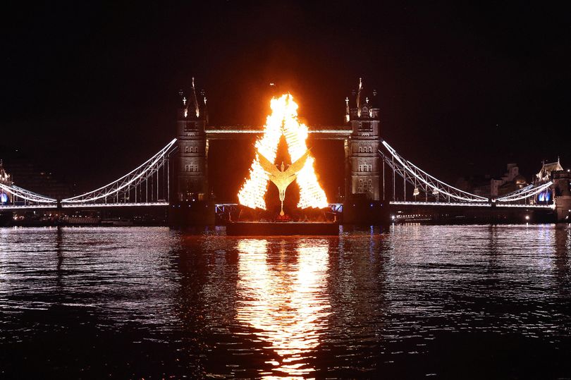 Avatar-inspired sculpture lights up London's Thames ahead of UK premiere