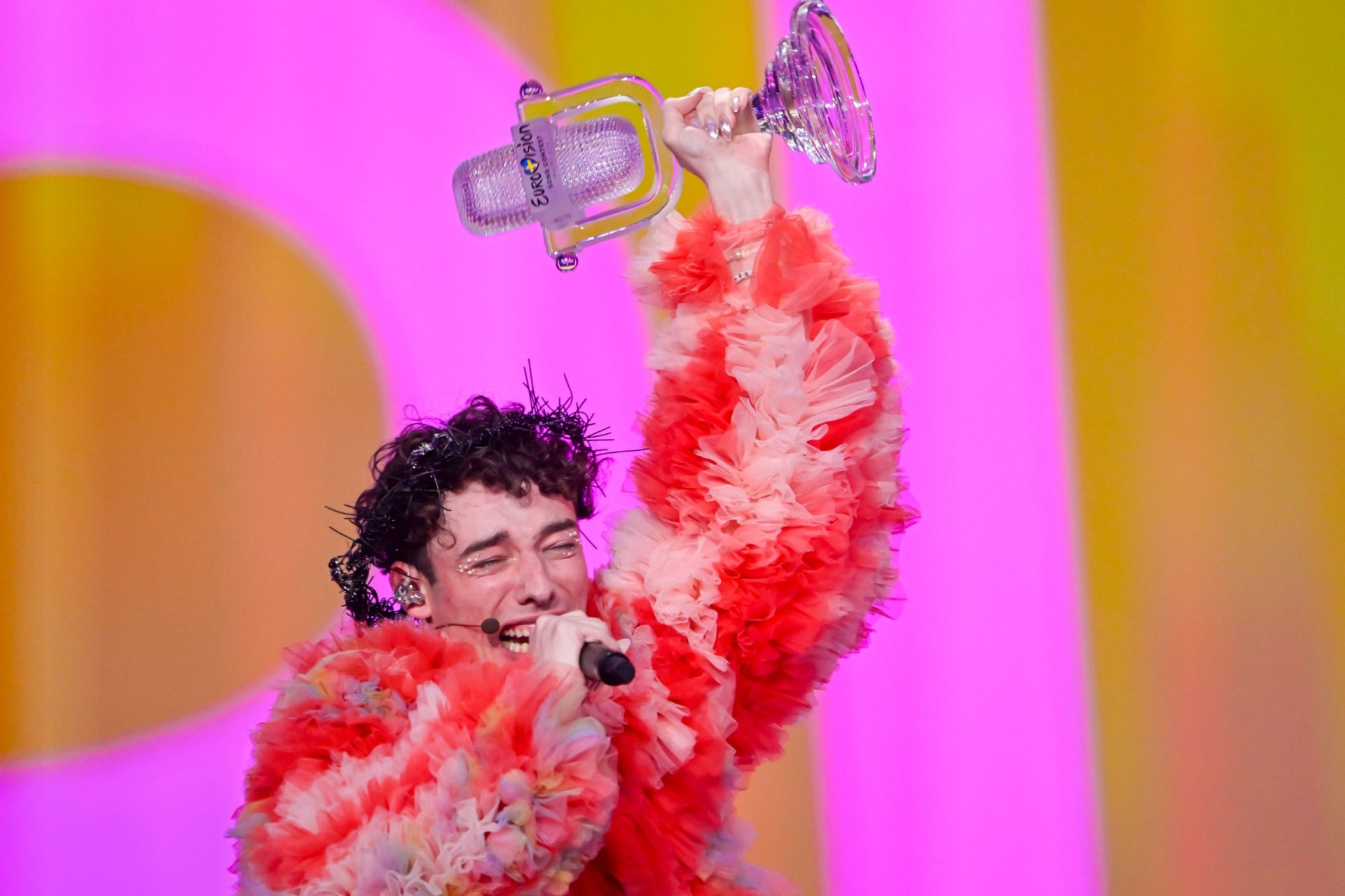Second Eurovision winner returns trophy