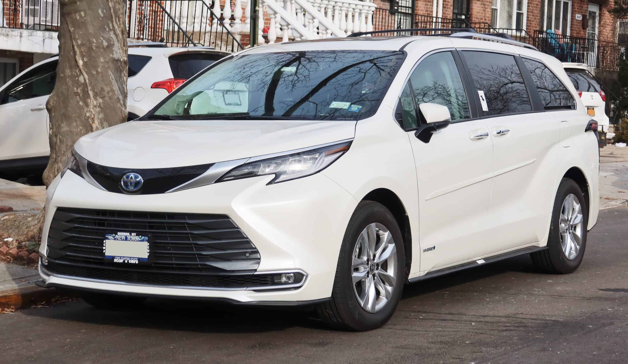 I almost bought a Toyota Sienna for my family, but these 5 factors made ...