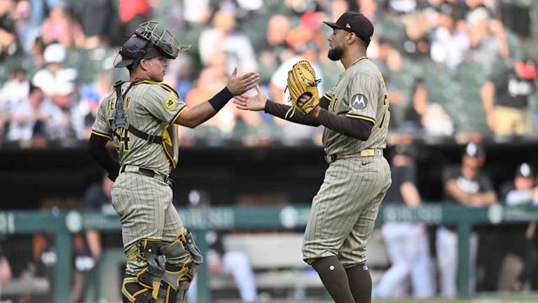 Padres free agent Robert Suarez signs $45 million deal with NL rival