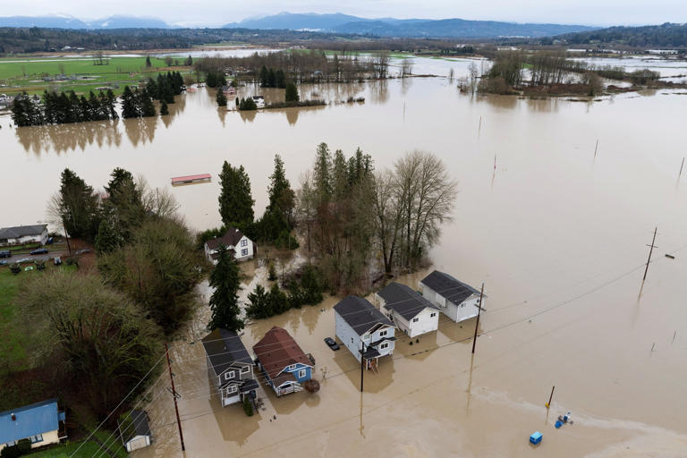 Washington residents rescued amid 'extremely unpredictable' flooding