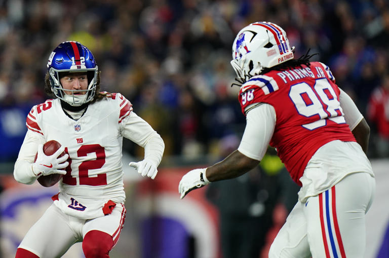 NY Giants’ punter suffered knee injury on field goal snafu vs. Patriots