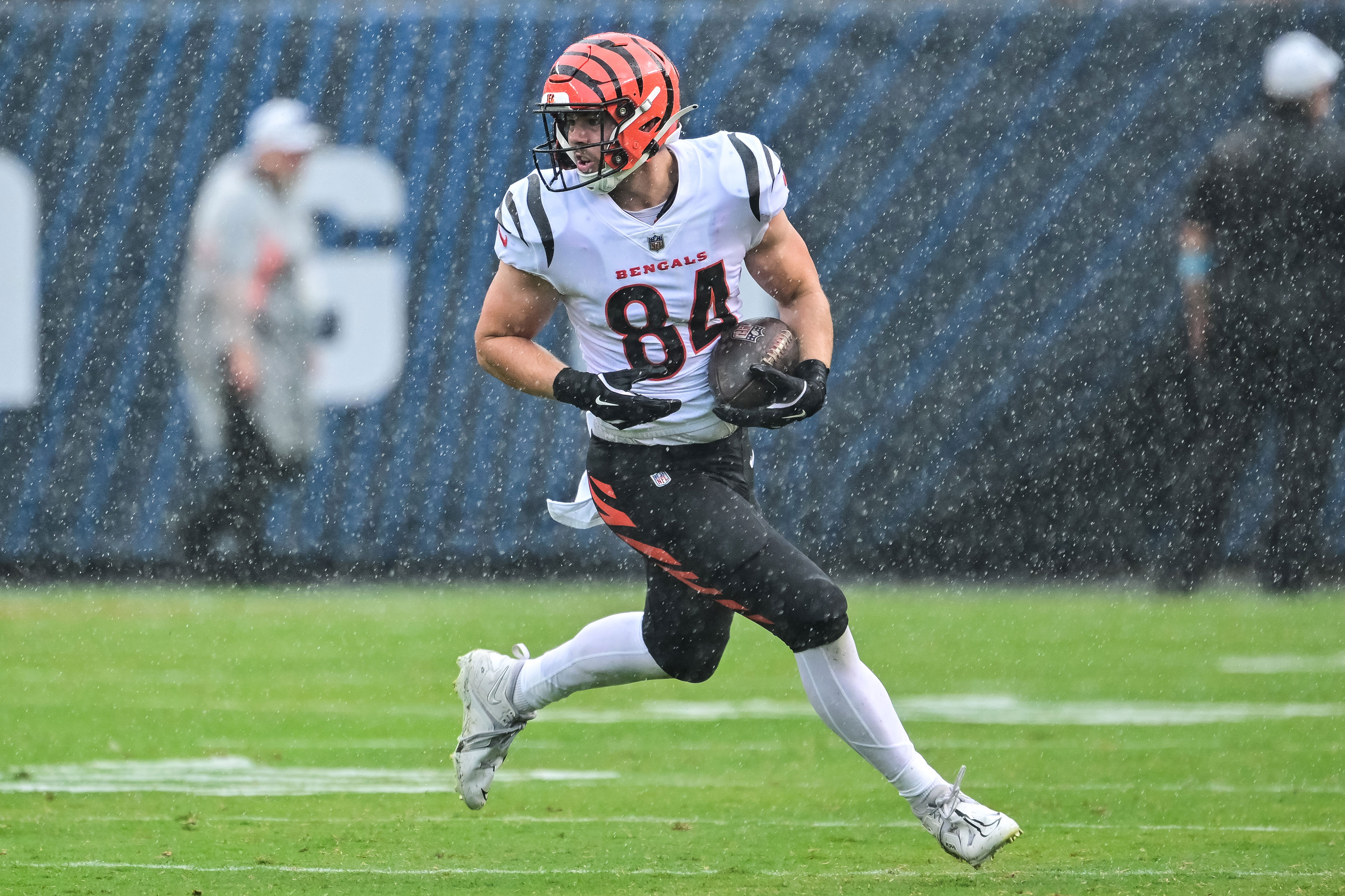 Chargers sign TE Tanner McLachlan to practice squad