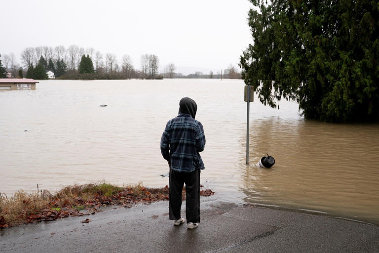 Washington residents rescued amid 'extremely unpredictable' flooding