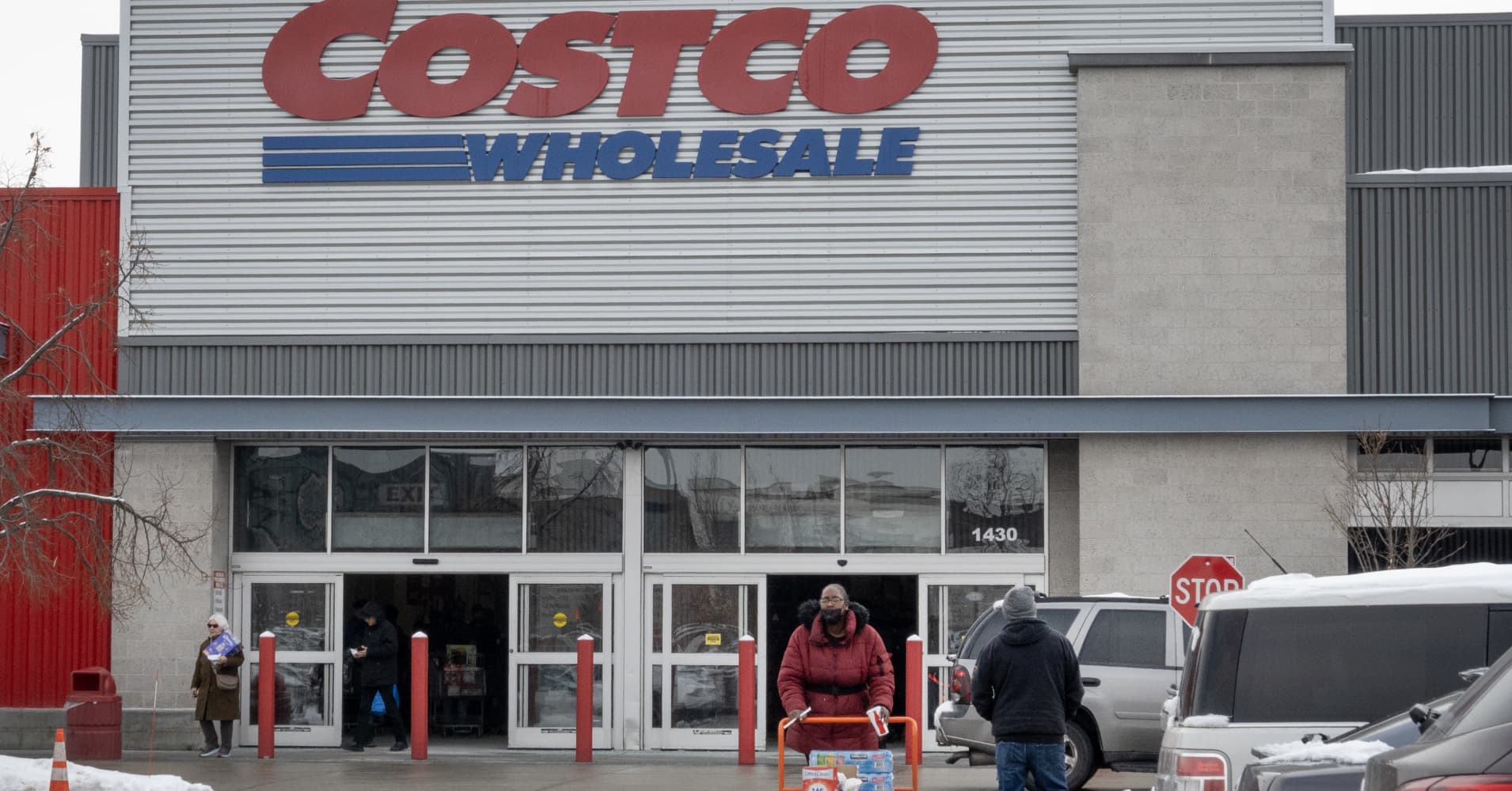 Costco tops Wall Street's sales and revenue expectations