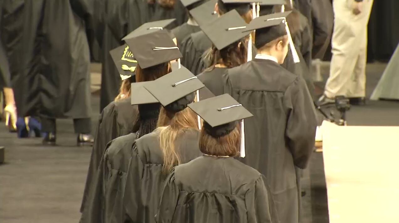 ‘I was wanting to give up’: Iowa college graduates are struggling to ...