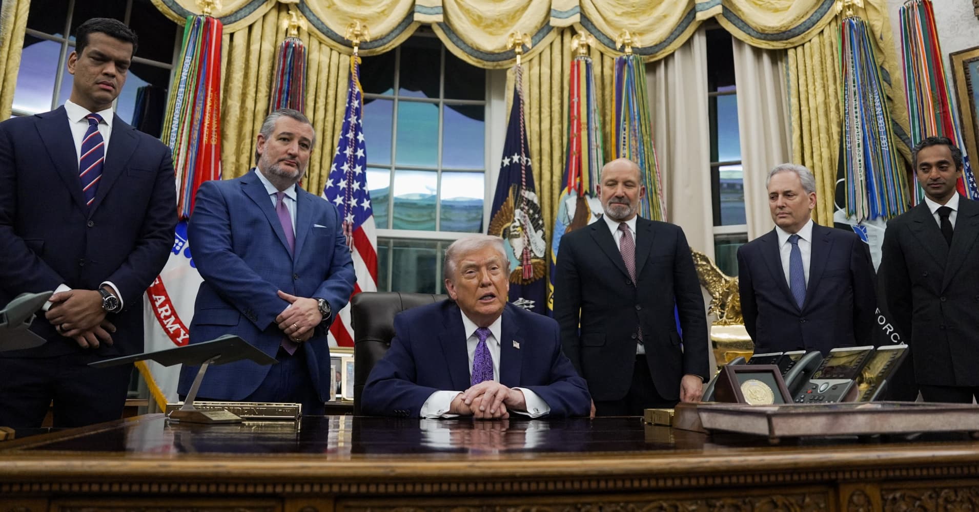 Trump signs executive order for single national AI regulation standard ...