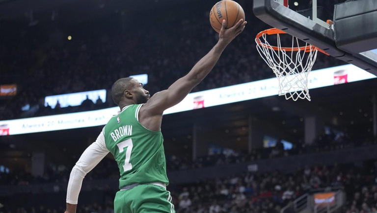 Live updates: Celtics, Bucks facing off in Milwaukee