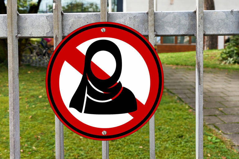 800 Euro Strafe – deutsches Nachbarland führt Kopftuchverbot in Schulen ein