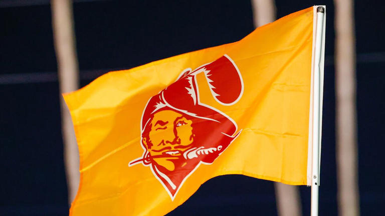 Images from Bucs-Falcons creamsicle game on ‘Thursday Night Football’