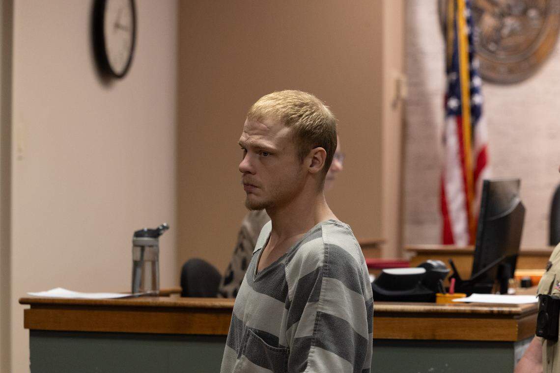 Accused Granite City cop shooter appears in courtroom packed with police