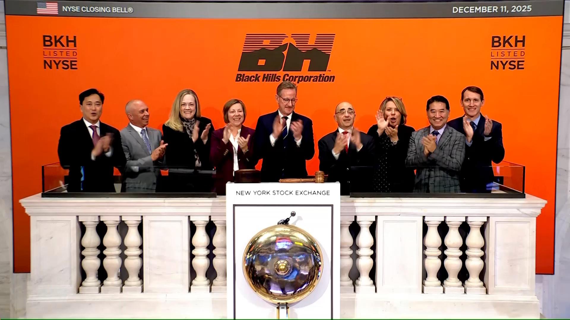 Wall Street sets more records even as Oracle stumbles