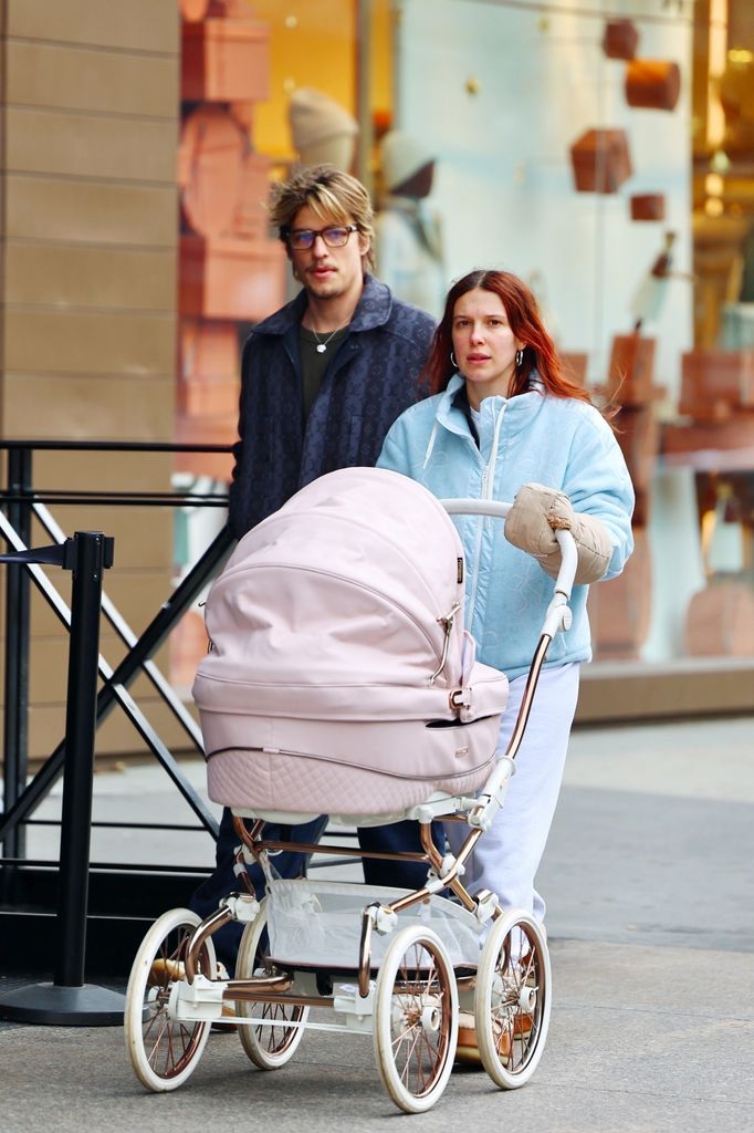 Millie Bobby Brown y Jake Bongiovi se alistan para su primera Navidad ...