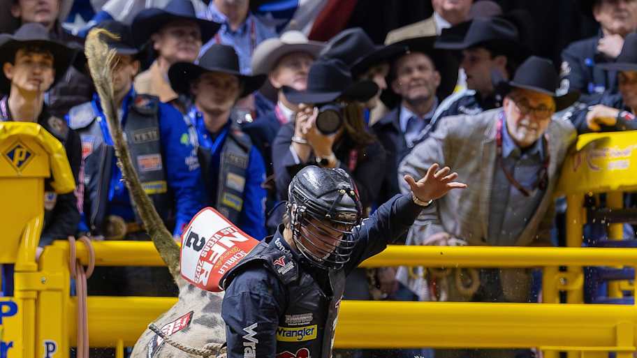 Wacey Schalla sets PRCA record while battling for world championship
