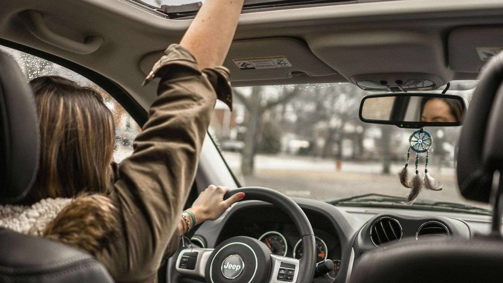 10 signs you love driving alone & 10 you need a passenger to survive