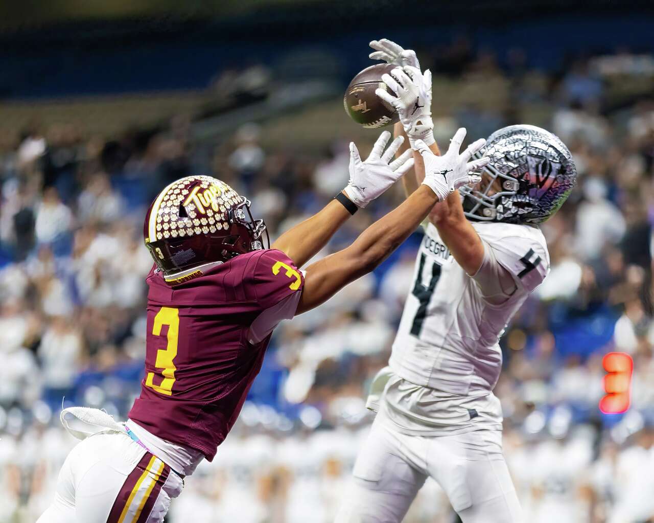 High school football scores: Live updates from UIL state semifinals