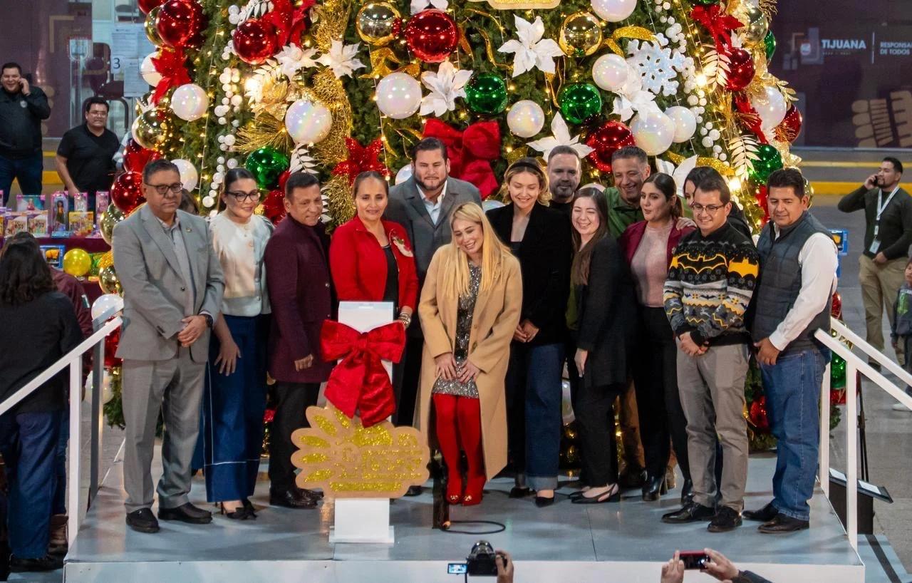 Tijuana lights up City Hall for the start of the Christmas season