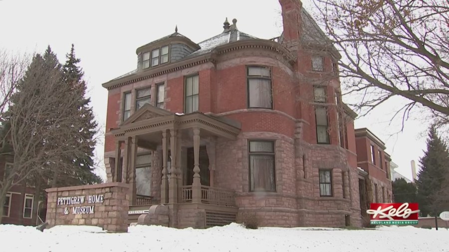 Pettigrew home hosts holiday open house
