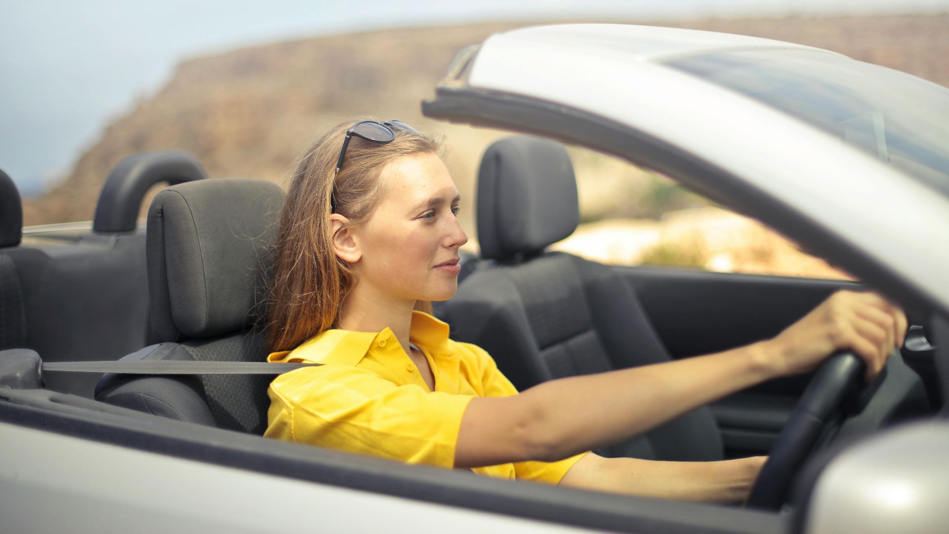 10 signs you love driving alone & 10 you need a passenger to survive
