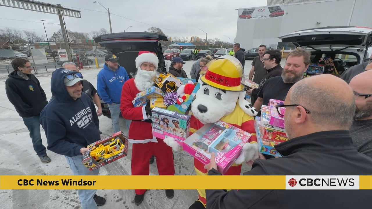 Santa swaps sleigh for Dodge Charger as auto workers make toy drive ...