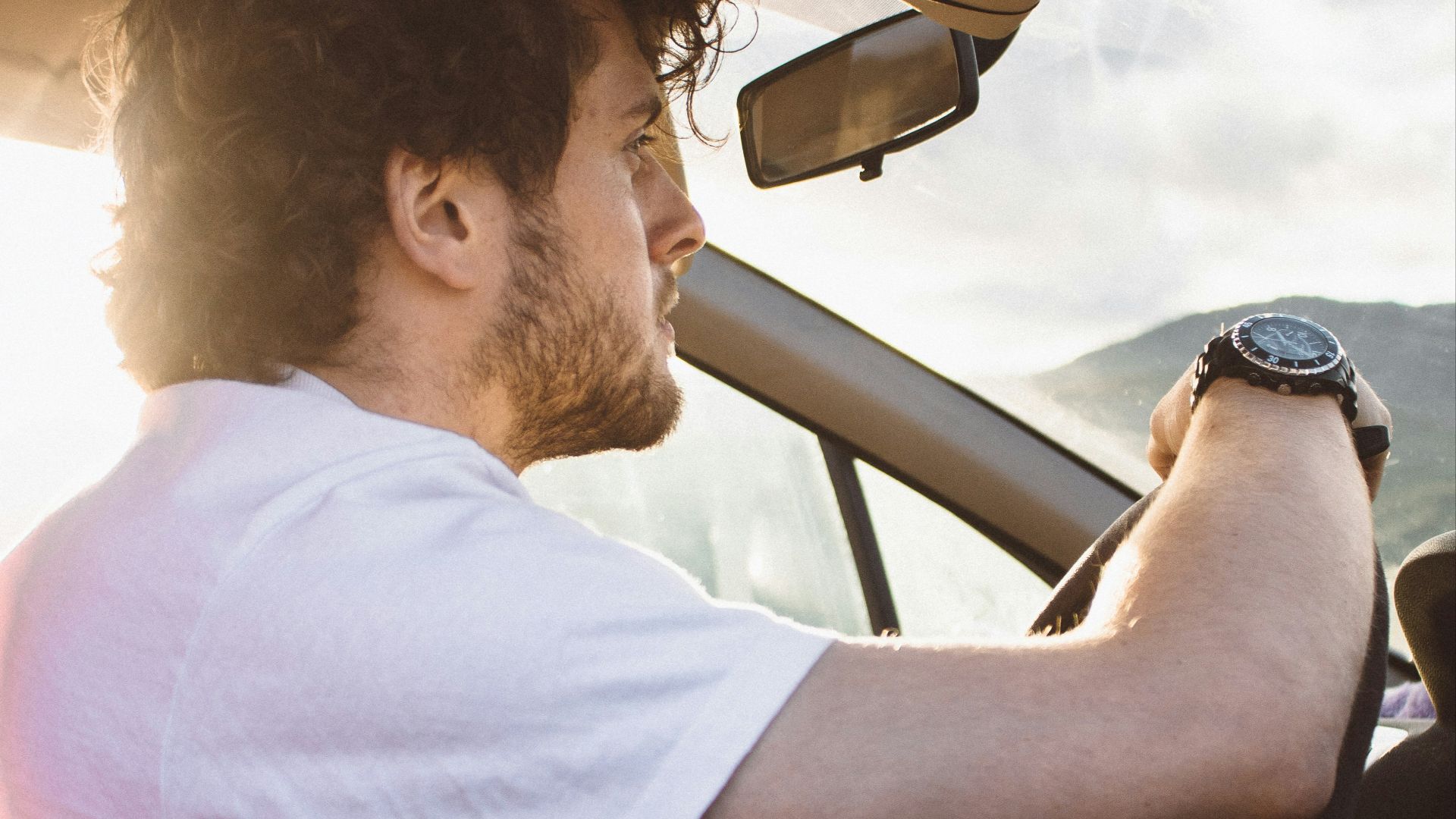 10 signs you love driving alone & 10 you need a passenger to survive