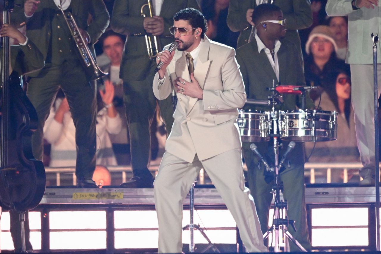 Bad Bunny falls on stage during performance in Mexico City, but the ...