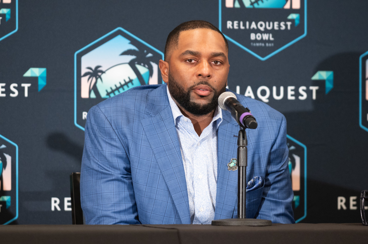 Paige Shiver: Police 'rushed' to house of Sherrone Moore's executive ...